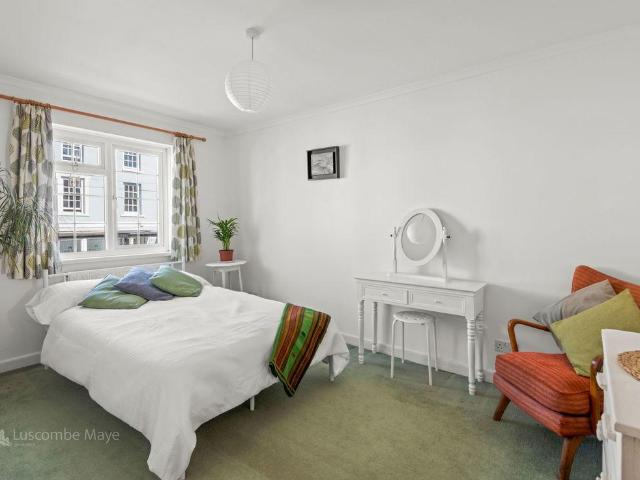 4 bed property for sale