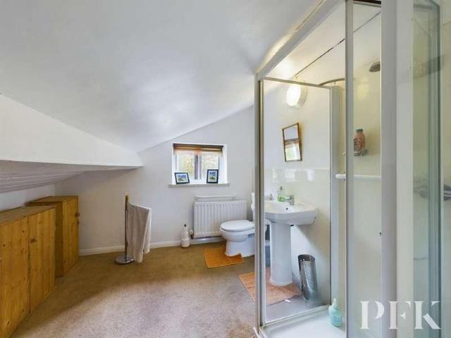 4 bed property for sale