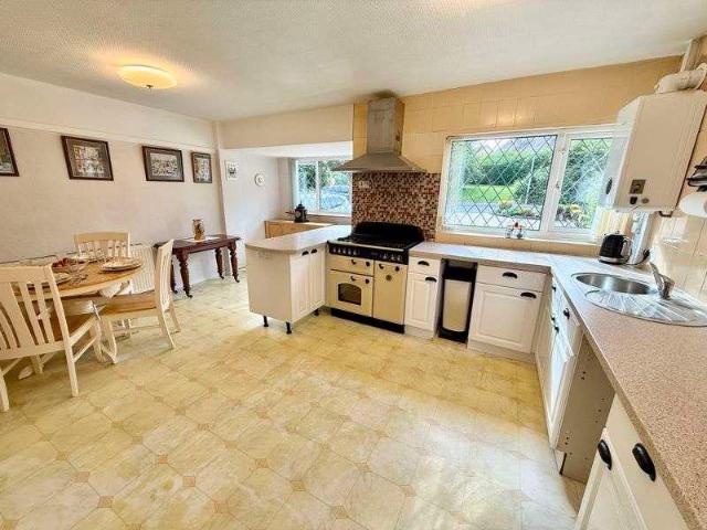 4 bed property for sale