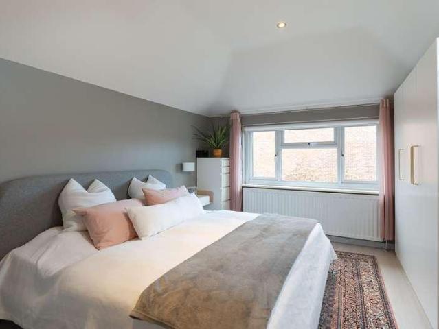 4 bed property for sale