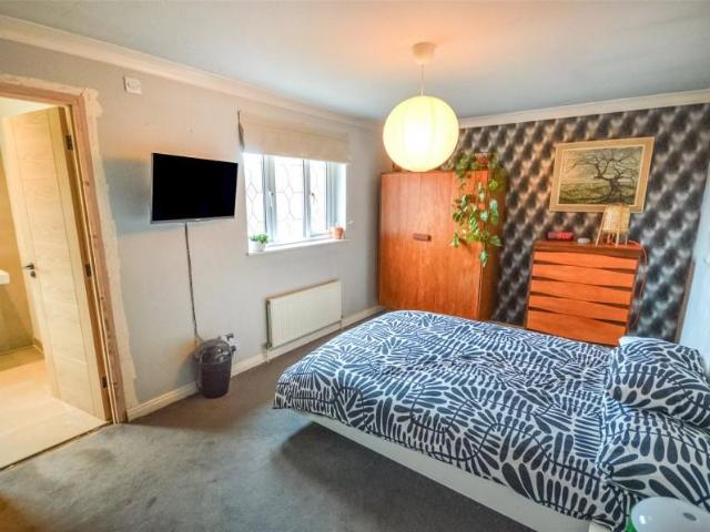 4 bed property for sale