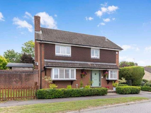 4 bed property for sale