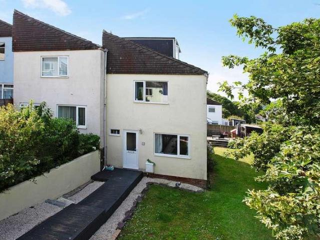 4 bed property for sale