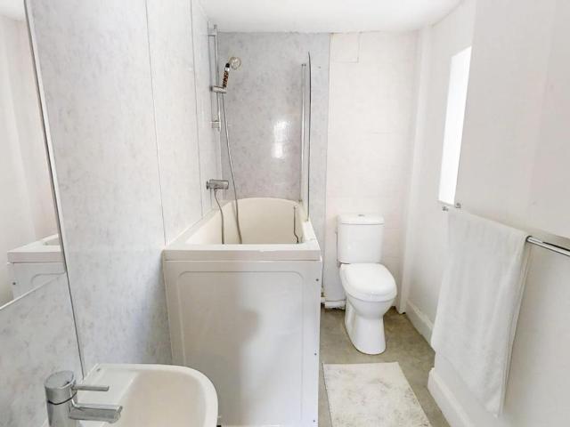 4 bed property for sale