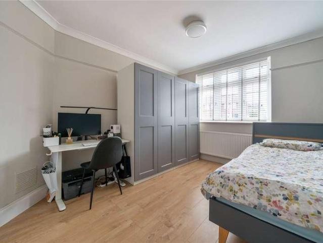 4 bed property for sale
