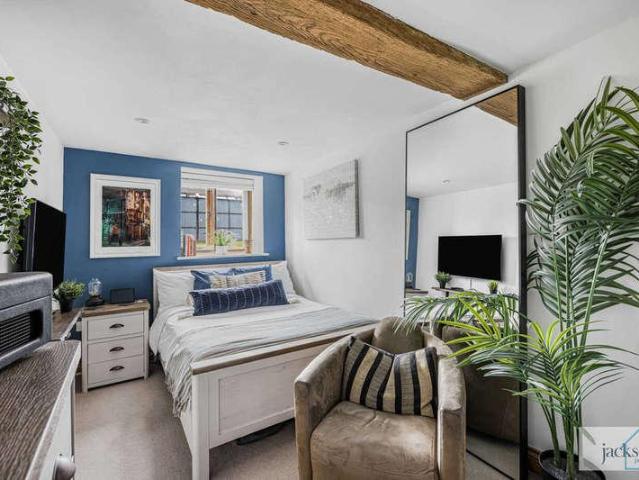 4 bed property for sale