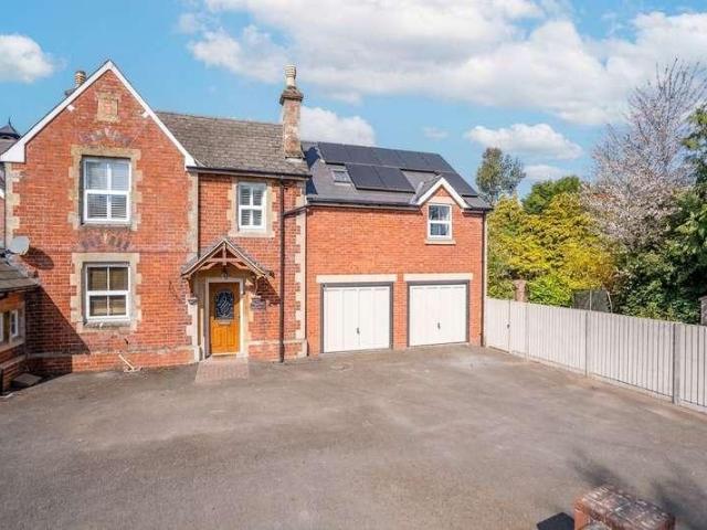 4 bed property for sale