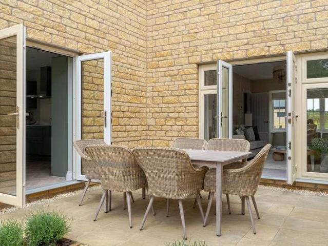 4 bed property for sale