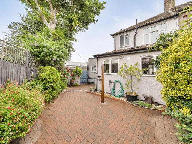 4 bed property for sale