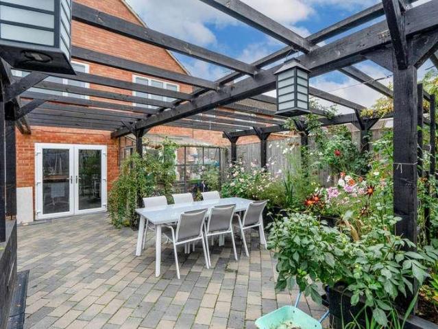 4 bed property for sale