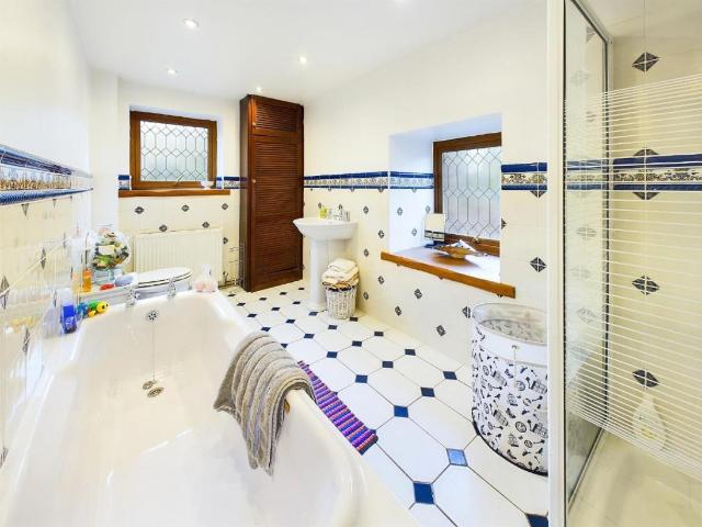 4 bed property for sale