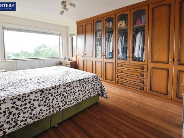 4 bed property for sale