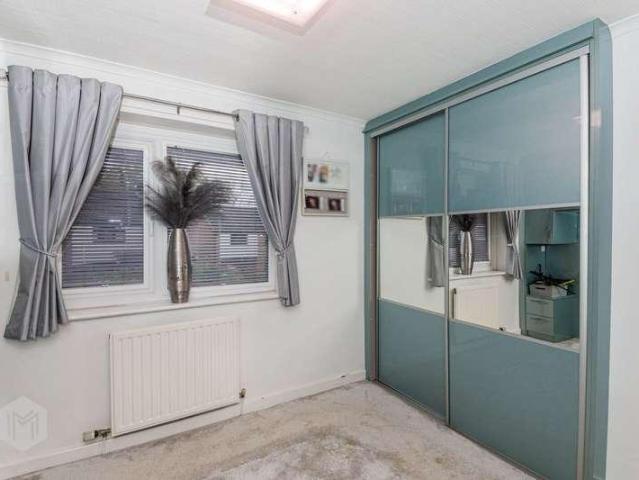 4 bed property for sale