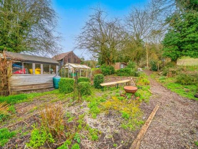 4 bed property for sale