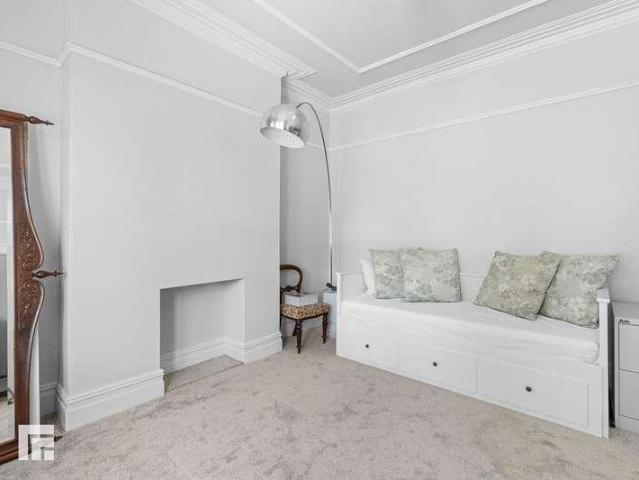 4 bed property for sale