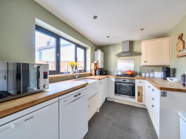 4 bed property for sale