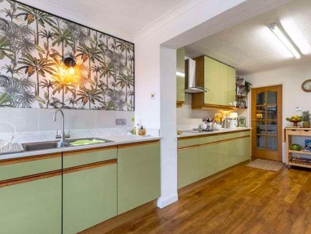 4 bed property for sale