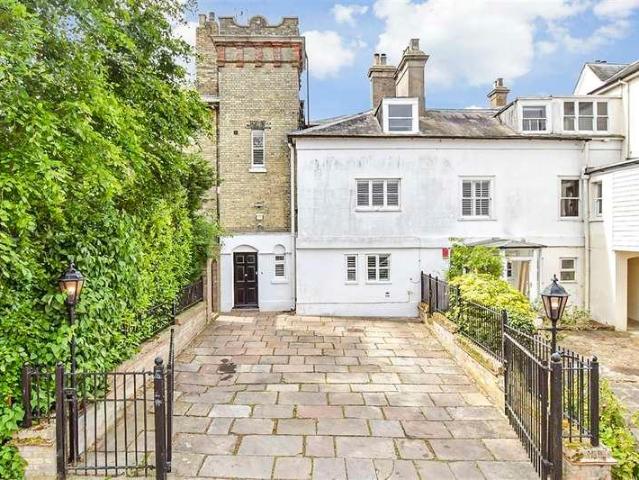 4 bed property for sale