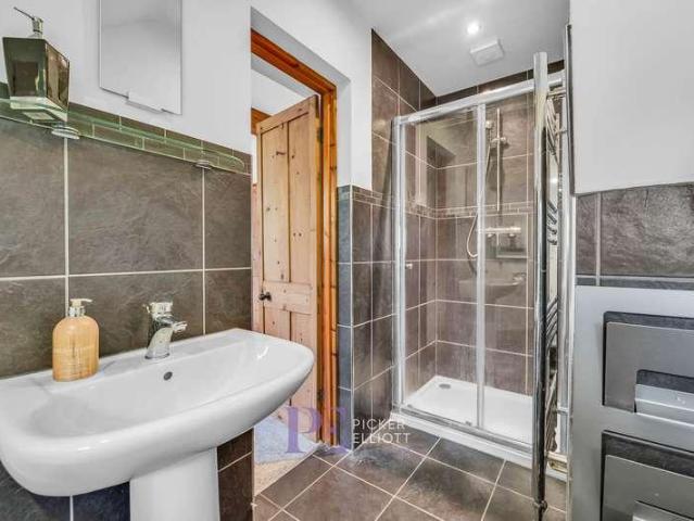 4 bed property for sale