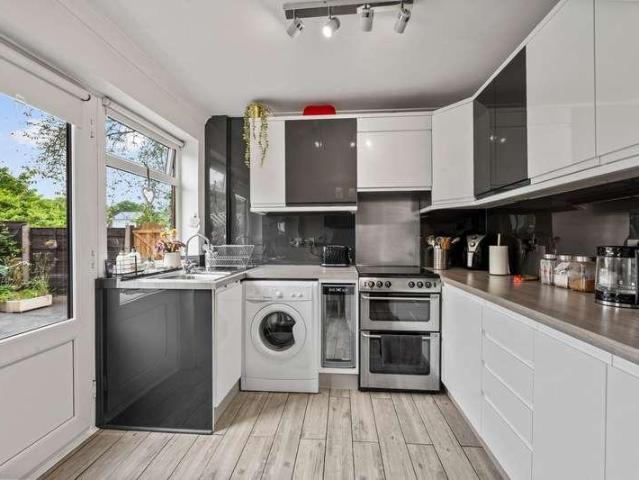 4 bed property for sale