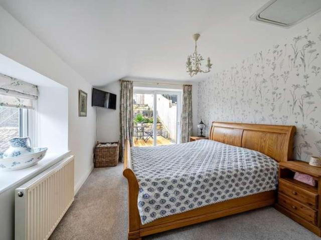 4 bed property for sale