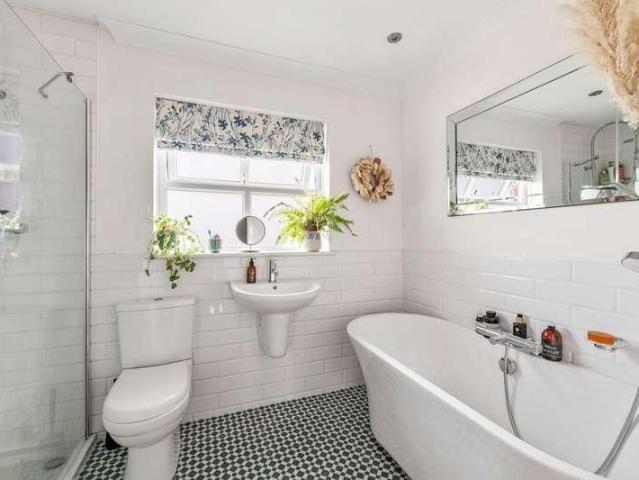 4 bed property for sale