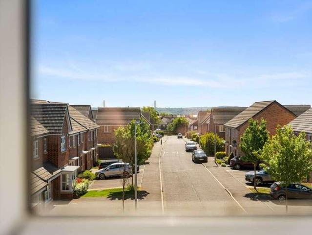 4 bed property for sale
