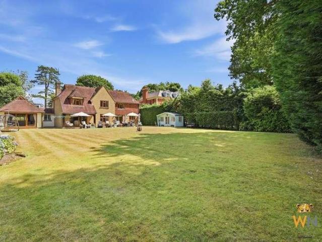 4 bed property for sale