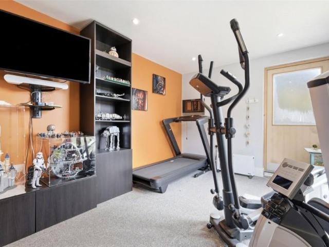 4 bed property for sale