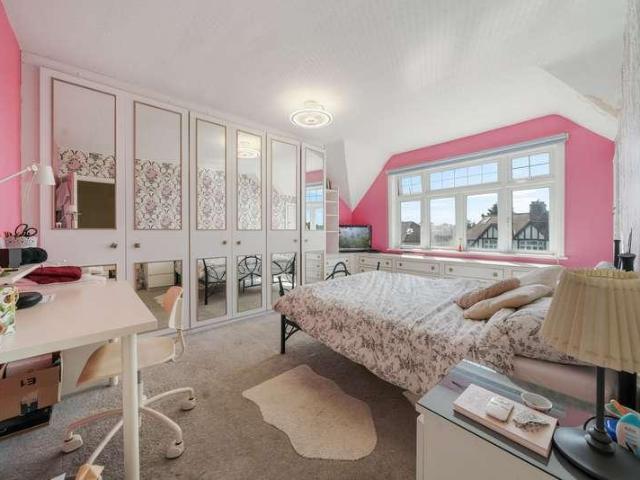 4 bed property for sale