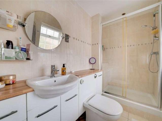 5 bed property for sale