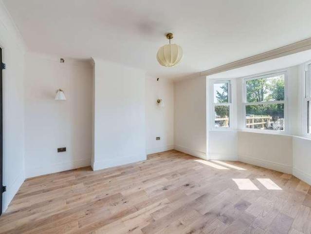 4 bed property for sale