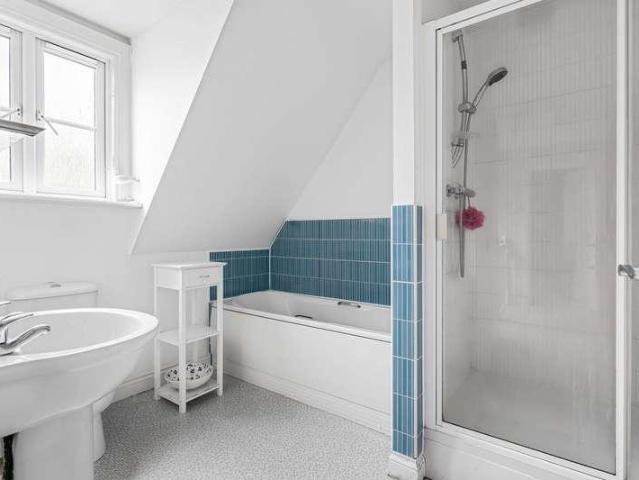 4 bed property for sale