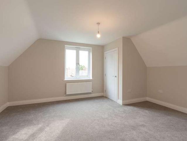 4 bed property for sale