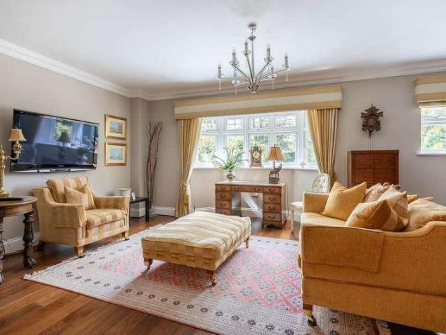 4 bed property for sale