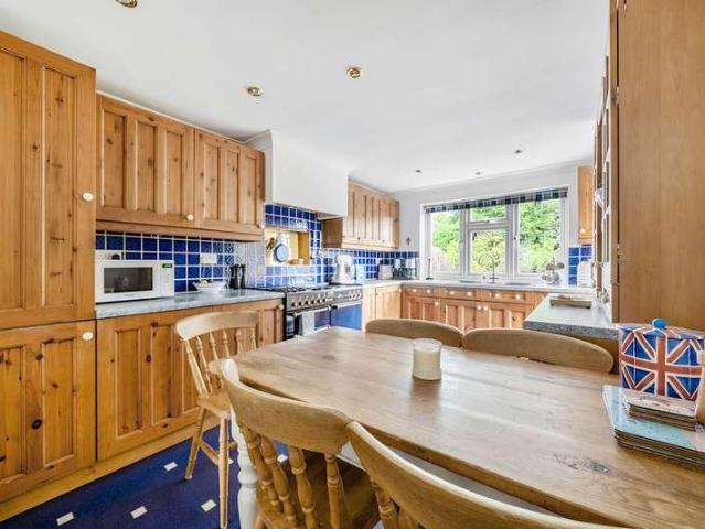 5 bed property for sale