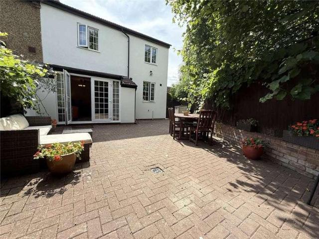4 bed property for sale