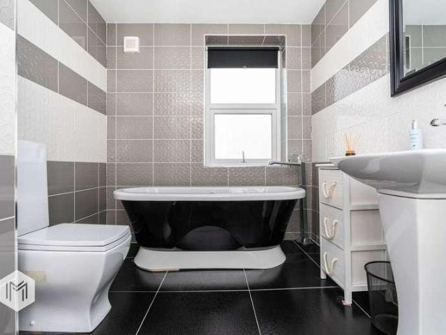 4 bed property for sale