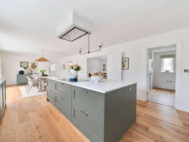 4 bed property for sale
