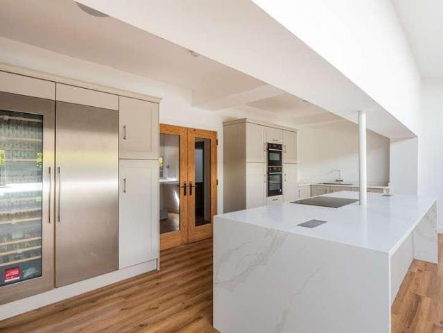 4 bed property for sale