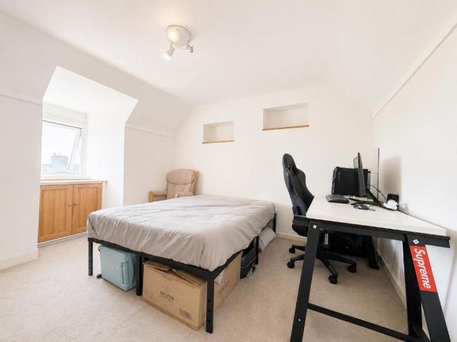 4 bed property for sale