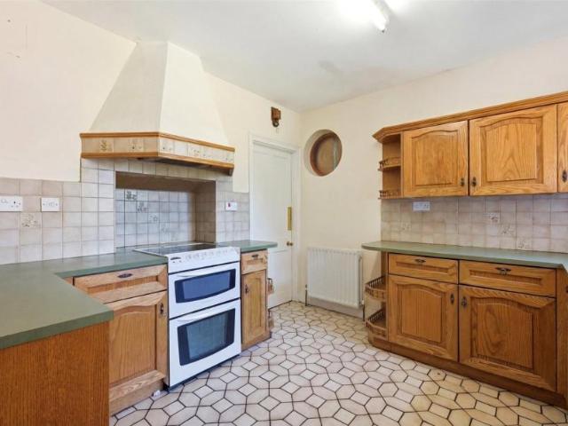 4 bed property for sale