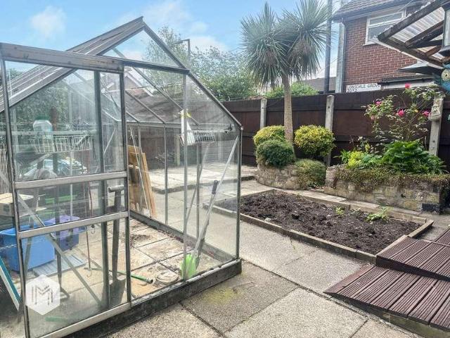 4 bed property for sale