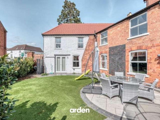 4 bed property for sale