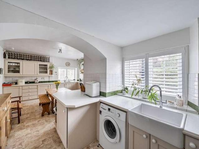 4 bed property for sale