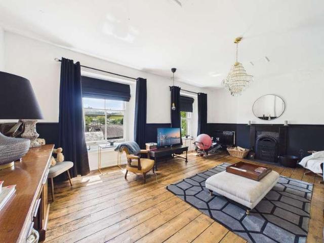 4 bed property for sale