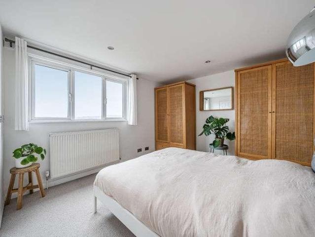 4 bed property for sale