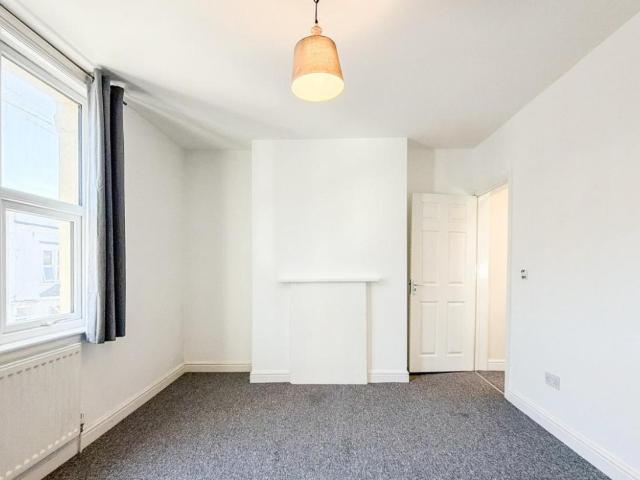 4 bed property for sale