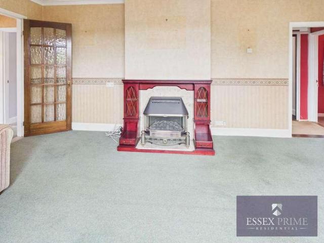 4 bed property for sale