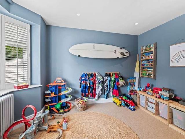 4 bed property for sale